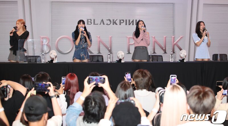 어제자 블랙핑크 내한 팬사인회 볼텍스 게이밍