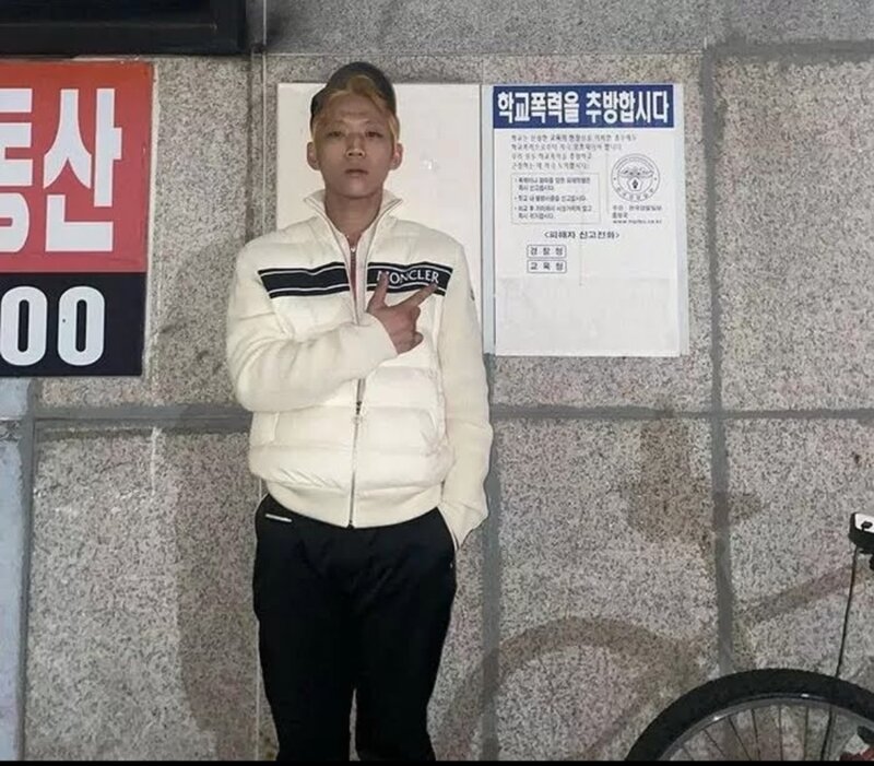 학폭 가해자가 학폭 추방 포스터 앞에서 한 행동 오픈이슈갤러리 인벤