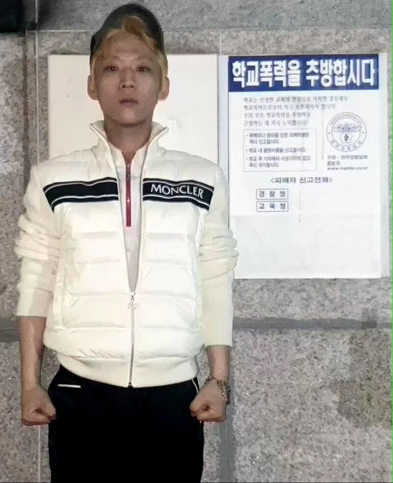 웹진 인벤 학폭 가해자가 학폭 추방 포스터 앞에서 한 행동 오픈이슈갤러리