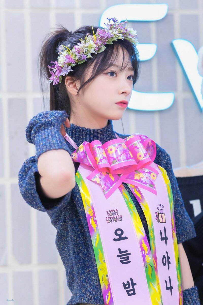 로켓펀치 윤경 오픈이슈갤러리 인벤
