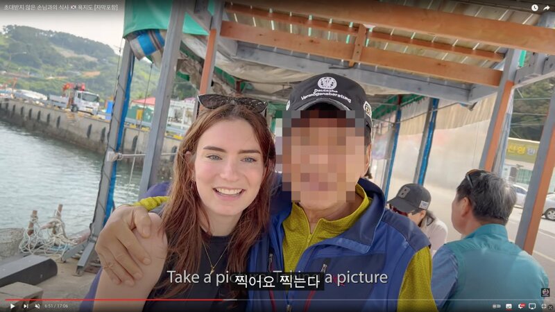 한국 시골 여행 중 외국인 커플 여친에게 강제 뽀뽀하는 할배 Vortex Gaming